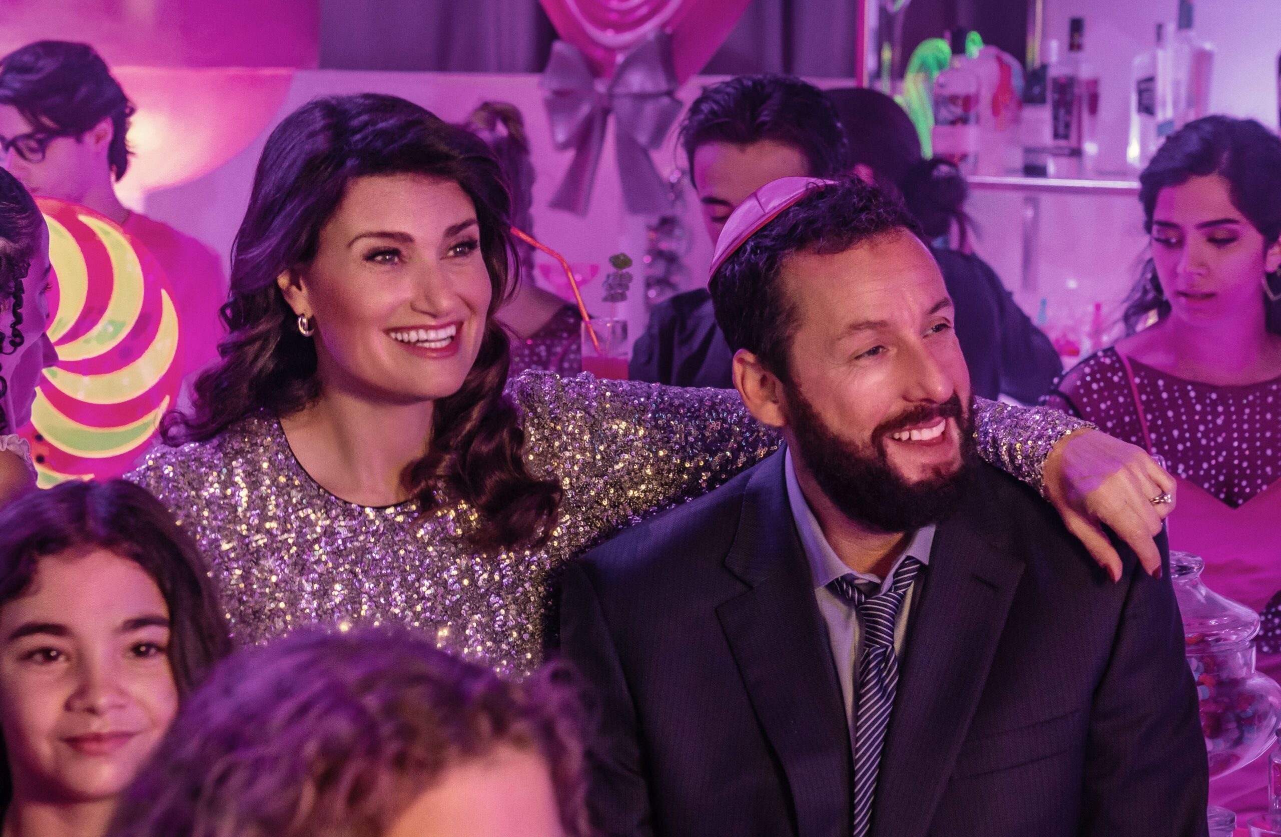 Adam Sandler na Netflix míří s židovskou komedií. Zahrála si v ní celá ...