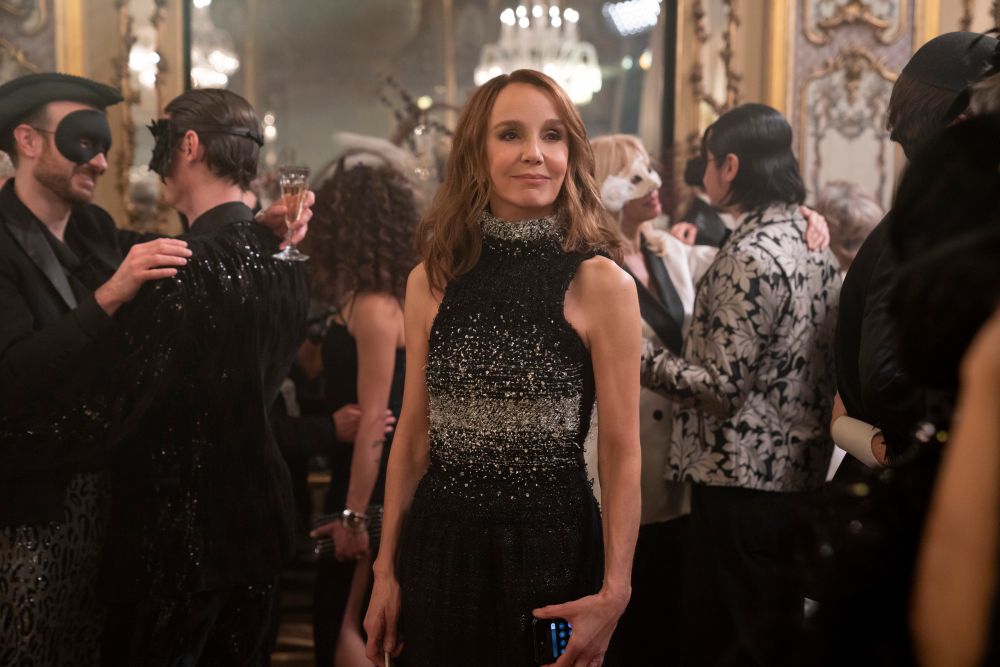 Recenze 4. řady Emily v Paříži: Hlavní postava už nemá příliš co ...