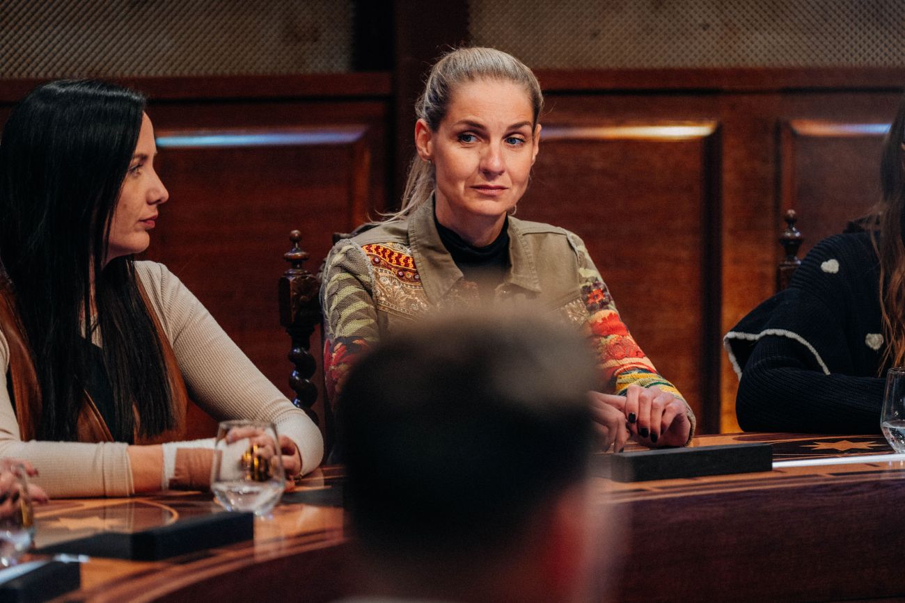 Mordor ve Zrádcích. Miu už kvůli jejím rozhodnutím proklíná i štáb - Netflixer